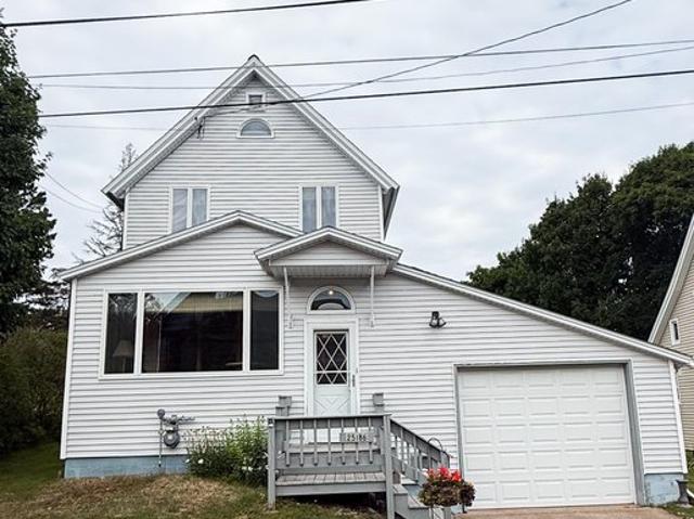 25186 Ridge St, Calumet, MI 49913