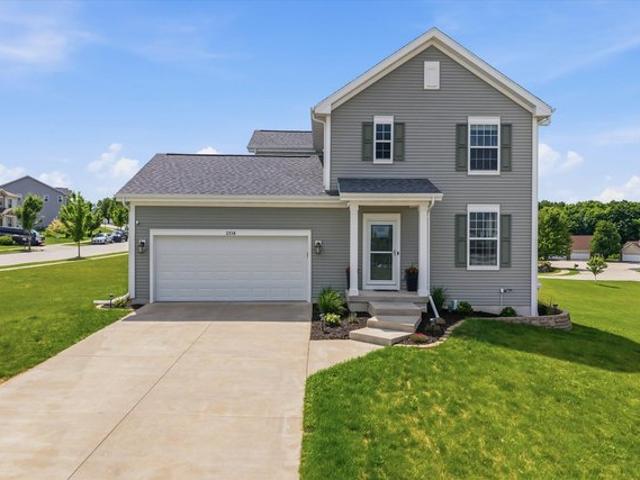 2518 Marie Cir, Waukesha, WI 53189