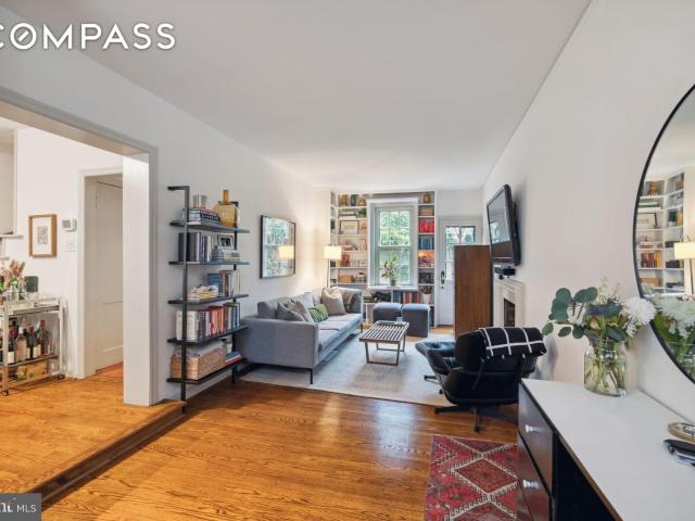 2518 20 Panama St, Philadelphia, PA