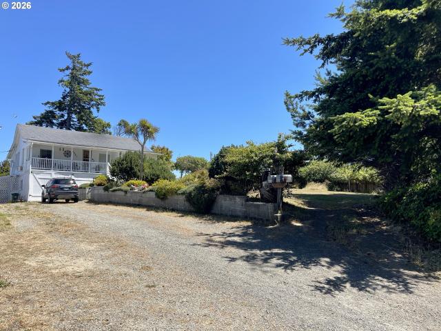 2519 Everett AVE