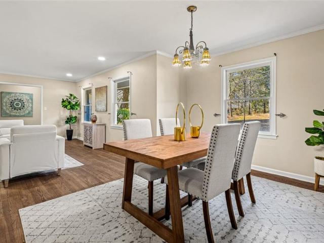 2519 Lauderdale Drive NE