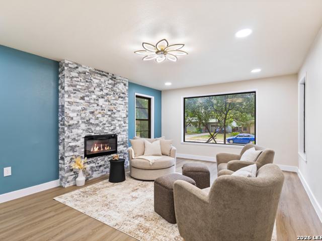 2519 W Kings Hwy