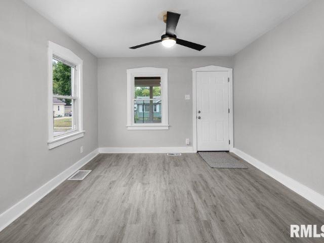 2519 2 / Street
