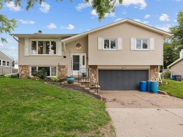 2510 E Crest Ave, Bettendorf, IA 52722