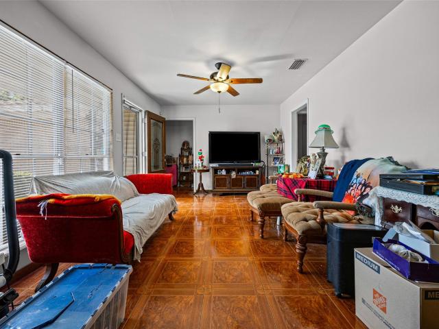 2510 Little John Ln