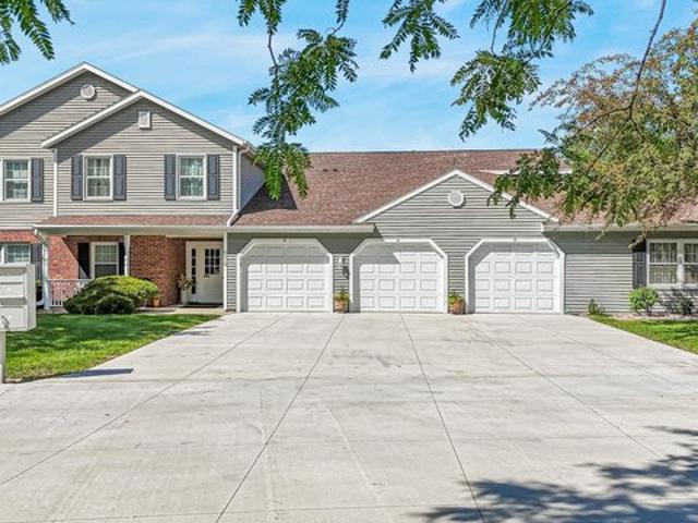 2510 Village Ln Apt A, Oshkosh, WI 54904