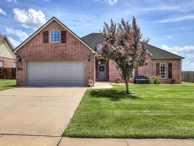 2510 Waterford Ct, Bartlesville, OK 74006