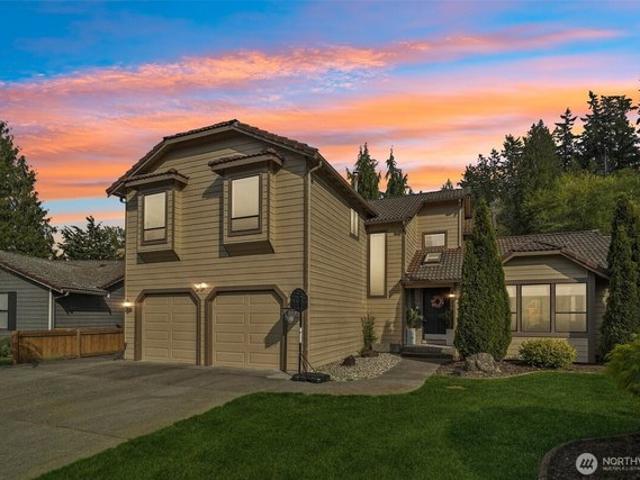 25114 Lake Wilderness Country Club Dr SE, Maple Valley, WA 98038