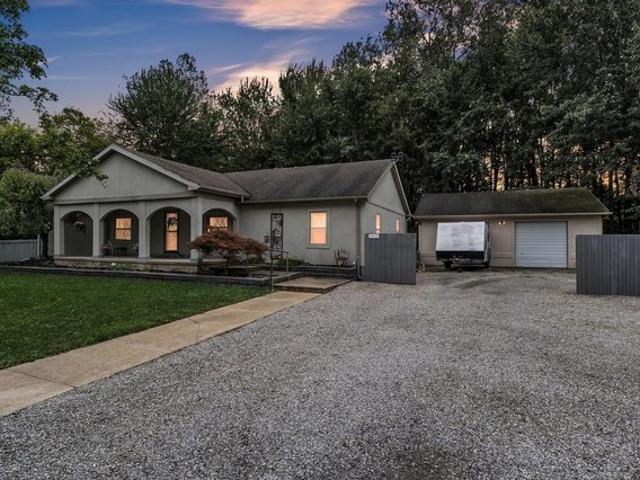 25119 Woodruff Rd, Flat Rock, MI 48134