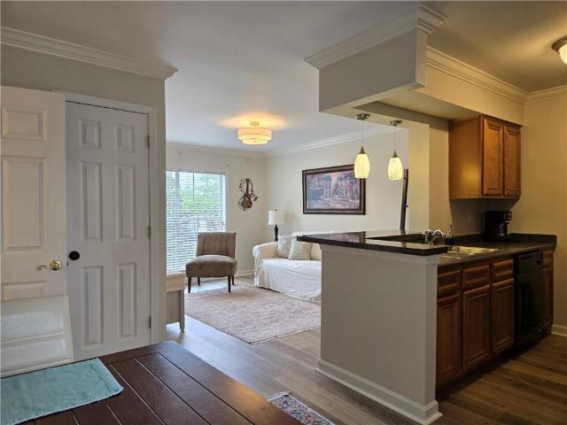 2511 Metairie Lawn Drive # 215