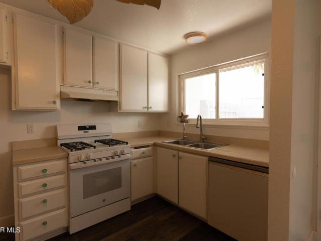 2511 E Harbor Boulevard 1