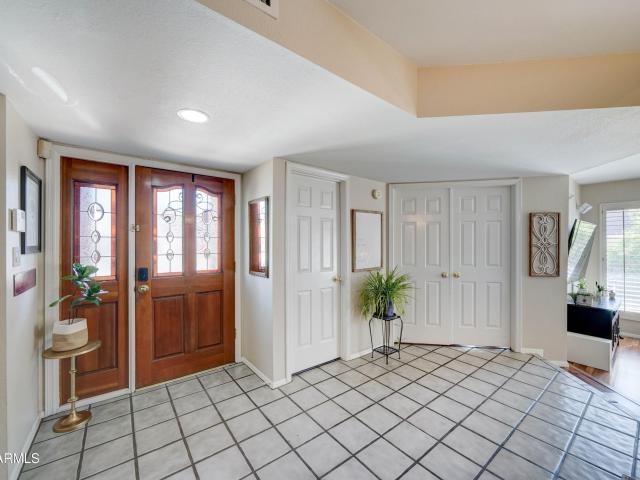 2511 e shaw butte drive