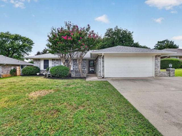 2511 Poppy Ln, Euless, TX 76039