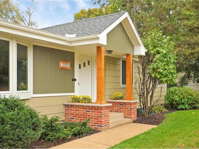 2511 W 110th St, Bloomington, MN 55431
