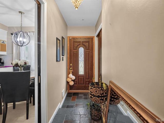 25126 W Chicago