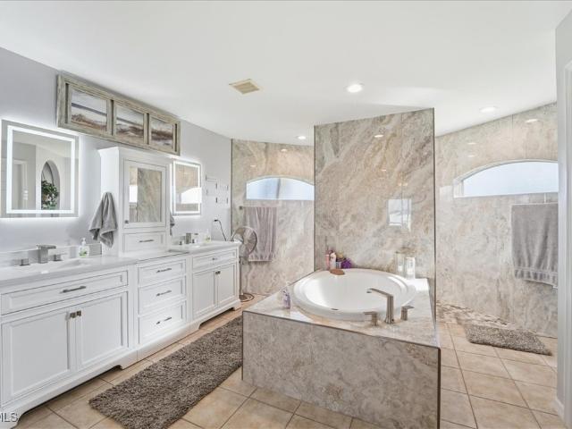 2512 NW 8th Pl, Cape Coral, FL 33993 | MLS #2025026