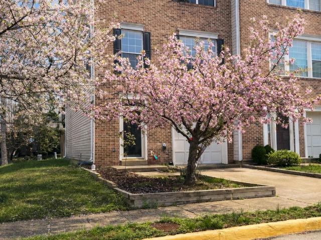 2512 Clover Field Cir, Herndon, VA 20171 | MLS #VAFX2301 | Compass