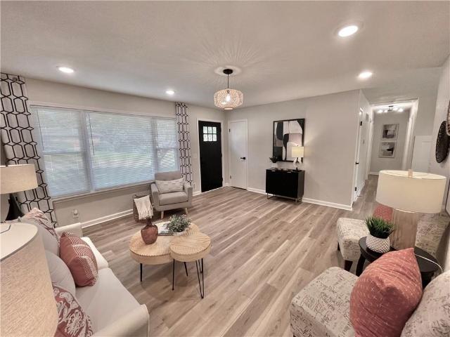 2512 Queen Ridge Drive