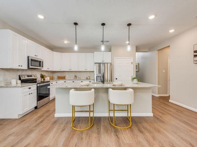 2512 Sheraton Drive