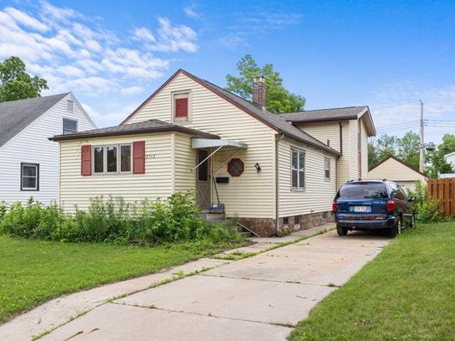 2512 Travis St, La Crosse, WI 54601