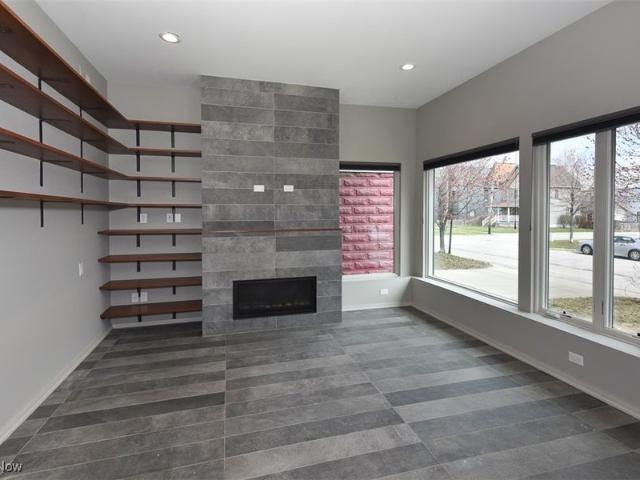 2512 W 7th Street, Cleveland, US, OH