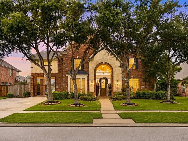 2512 W Ranch Dr, Friendswood, TX 77546