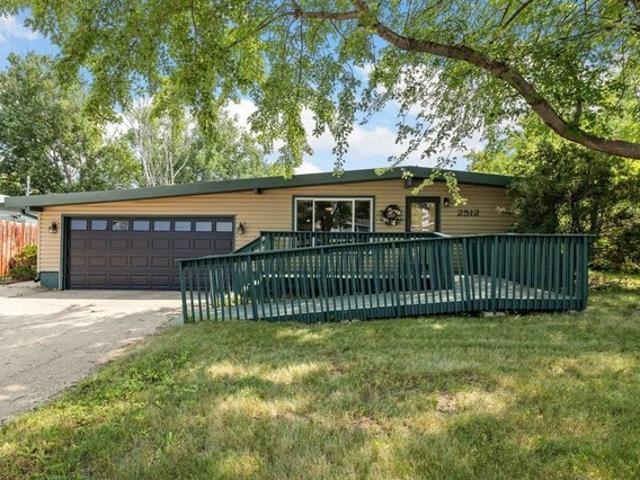 2512 6th St NW, Minot, ND 58703