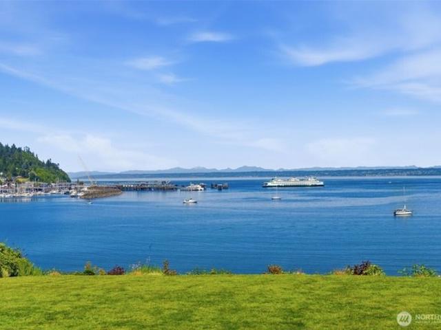 25130 S Kingston Rd W, Kingston, WA 98346