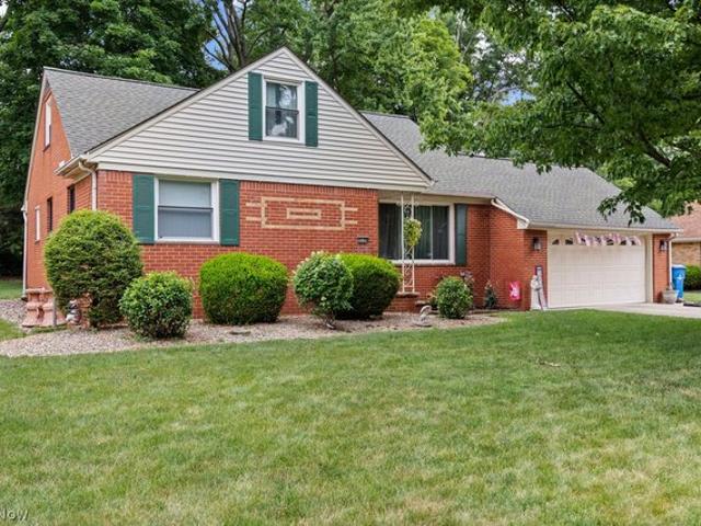 25130 Sunset Oval, North Olmsted, OH 44070