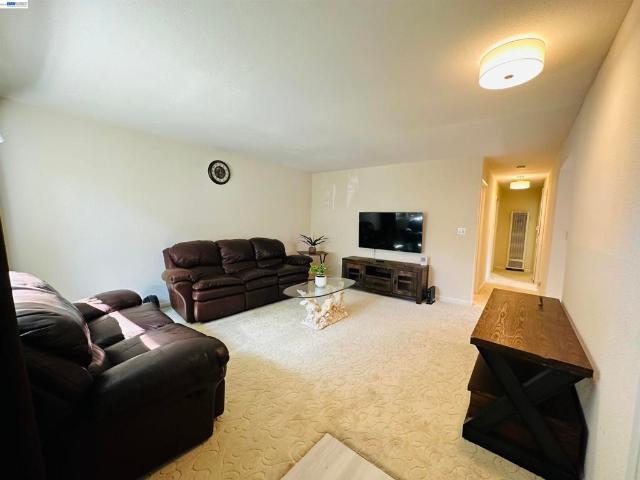 25132 del mar ave