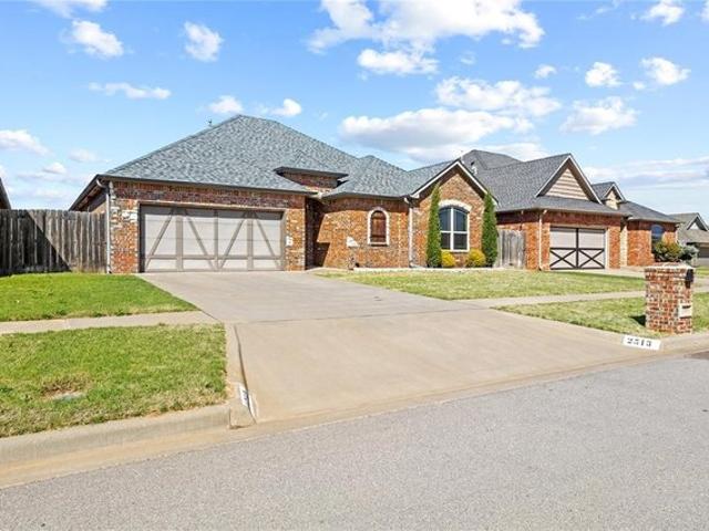 2513 Hayride Dr, Weatherford, OK 73096