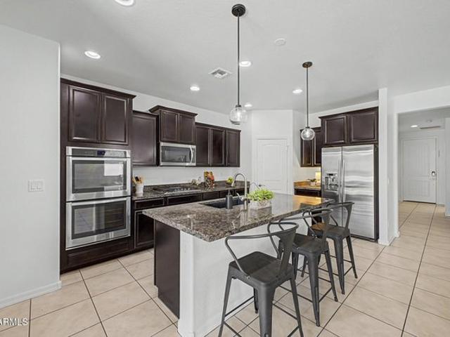 2513 W Arroyo Way, San Tan Valley, AZ 85144