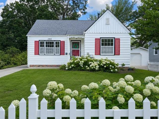 2513 33rd St, Des Moines, IA 50310