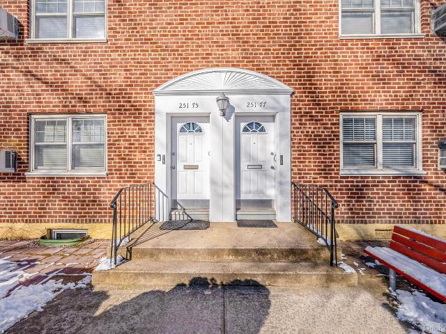 251 7 st Avenue 2 702