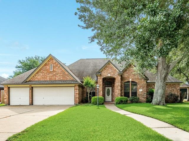 251 Chestnut St, Lake Jackson, TX 77566