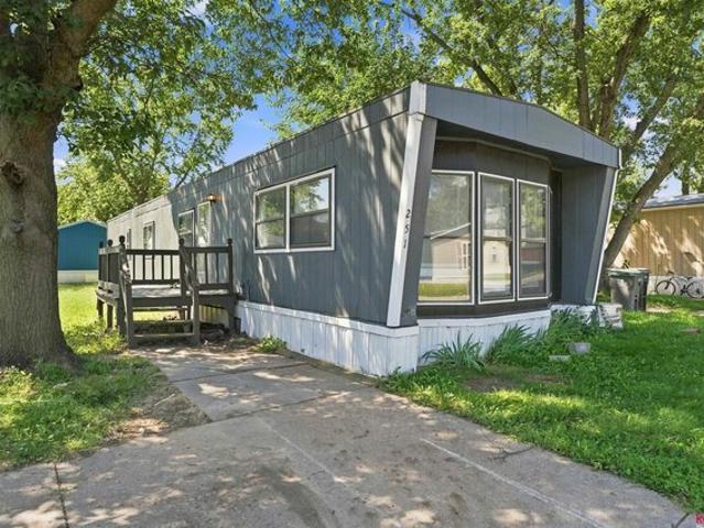251 Alexander Rd, Lincoln, NE 68521