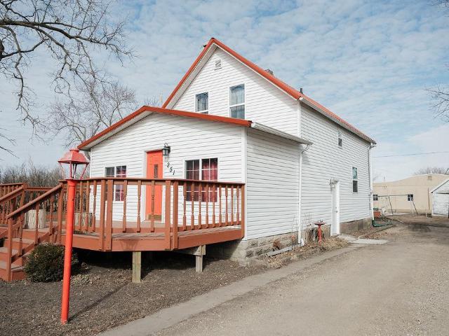 251 Apple Street W