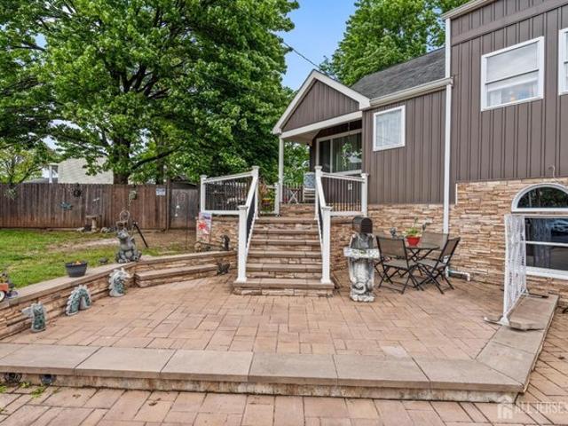 251 Arlington Dr, Fords, NJ 08863