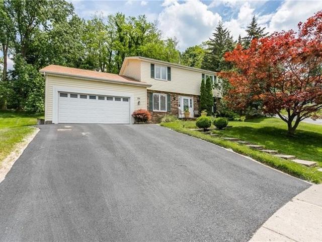 251 Beaconview Ct, Rochester, NY 14617
