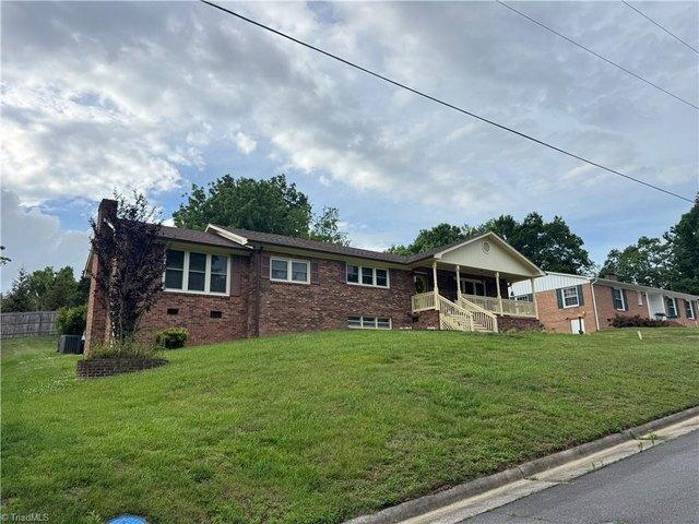 251 E Church St, Mount Airy, NC 27030