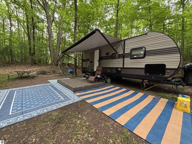 251 Forest Trl, Leroy, MI 49655