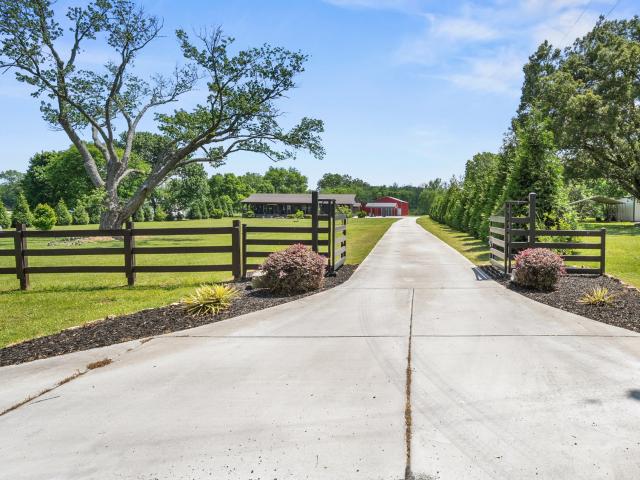 251 Falcon Dr