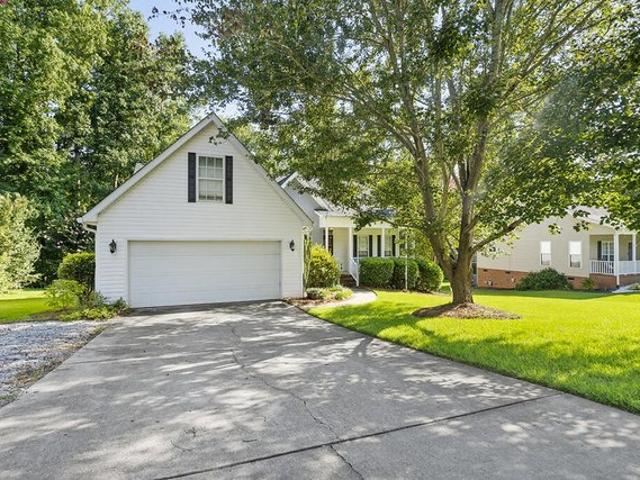 251 Oak Ridge Dr, Greenwood, SC 29649
