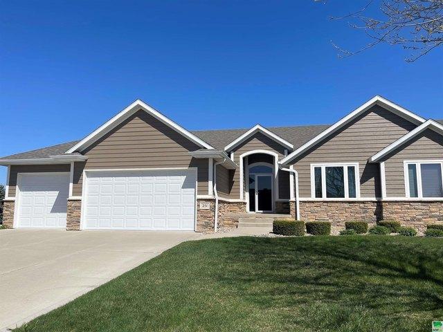 251 LA Costa Ln, Dakota Dunes, SD 57049