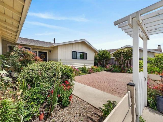 251 La Mesa Drive
