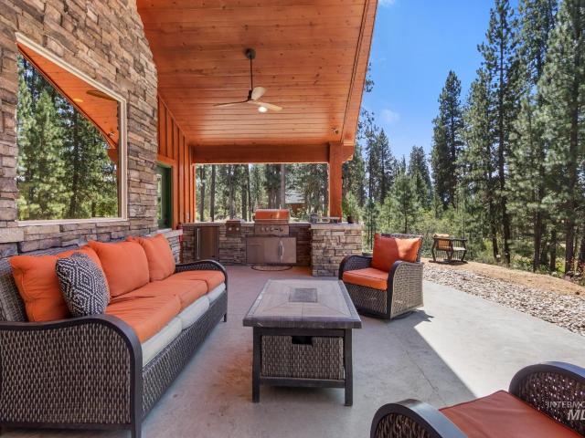 251 Meadow Dr