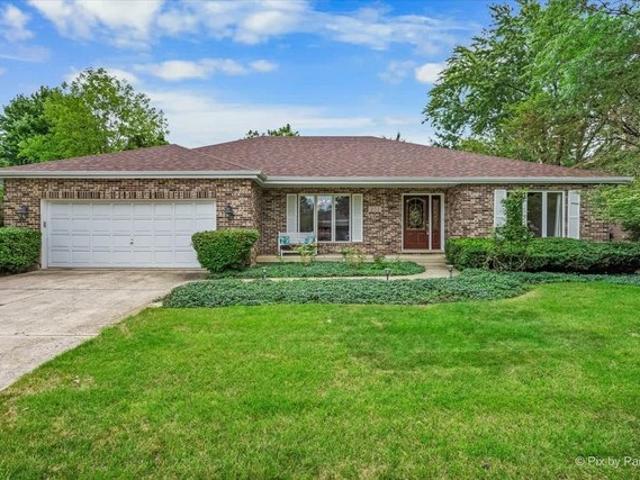 251 N Cambridge Dr, Geneva, IL 60134