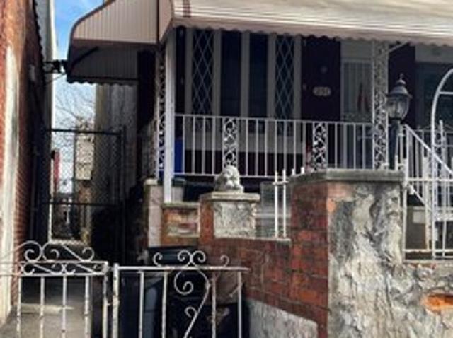 251 N Robinson St, Philadelphia, PA 19139