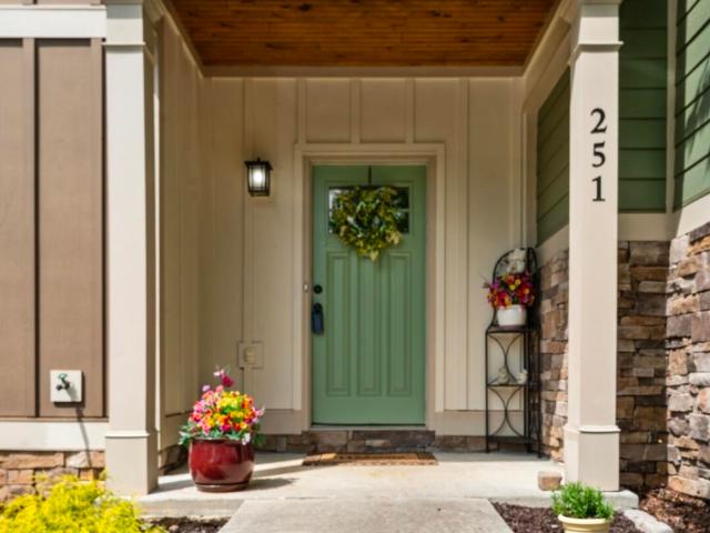 251 Sharon Drive NE