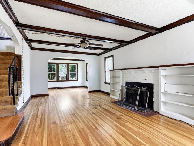 251 Stevens Street W